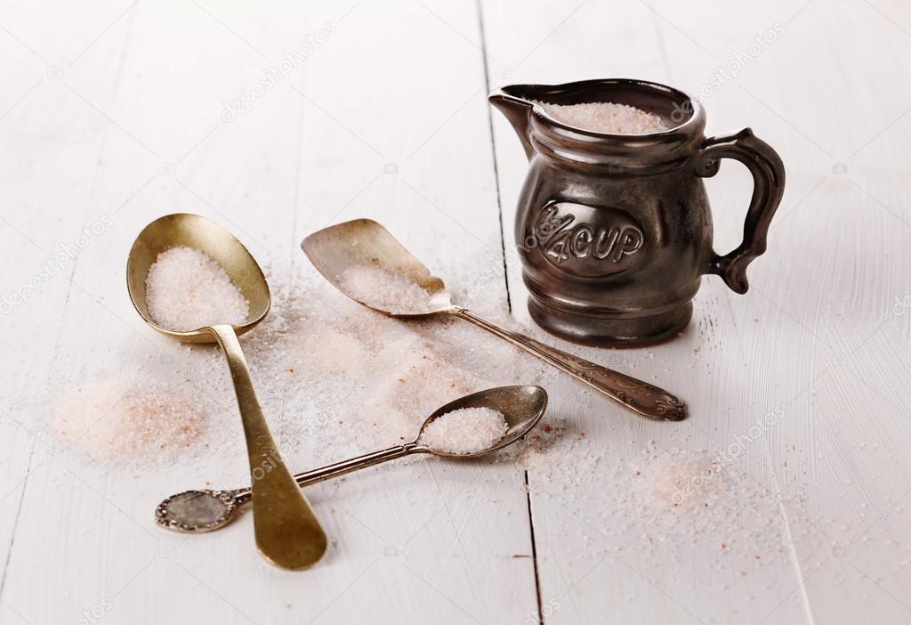 Himalayan pink salt in a measuring cup on wooden background Stock Photo ...