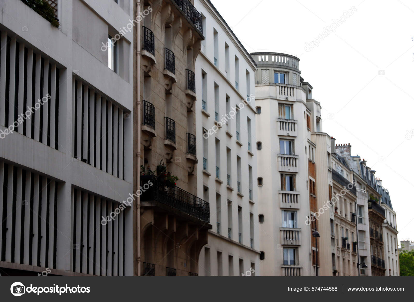 Facade Classic Apartment Building Paris — Stock Photo © Gorazarre ...