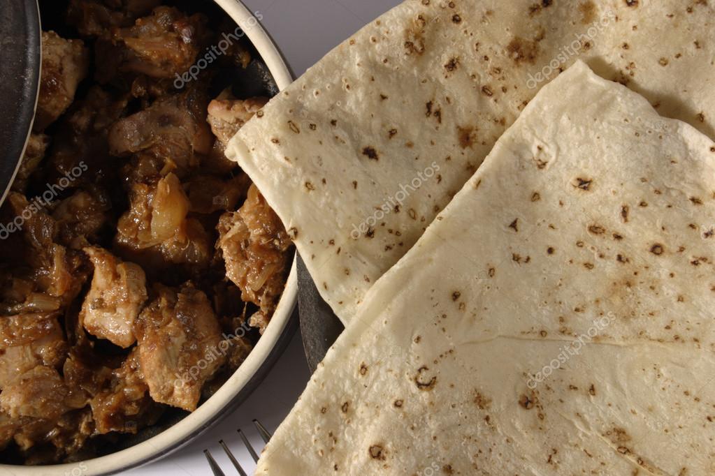 Roomali Roti es un papel delgado pan plano, cocinado en carbón caliente ...