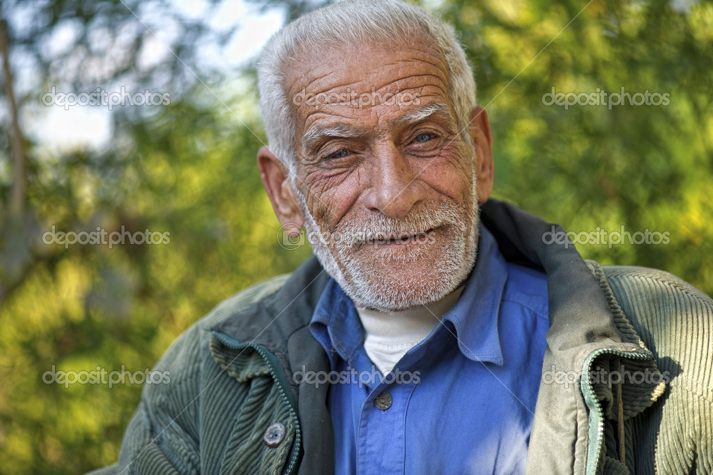Old Arab man ⬇ Stock Photo, Image by © diplomedia #43937839