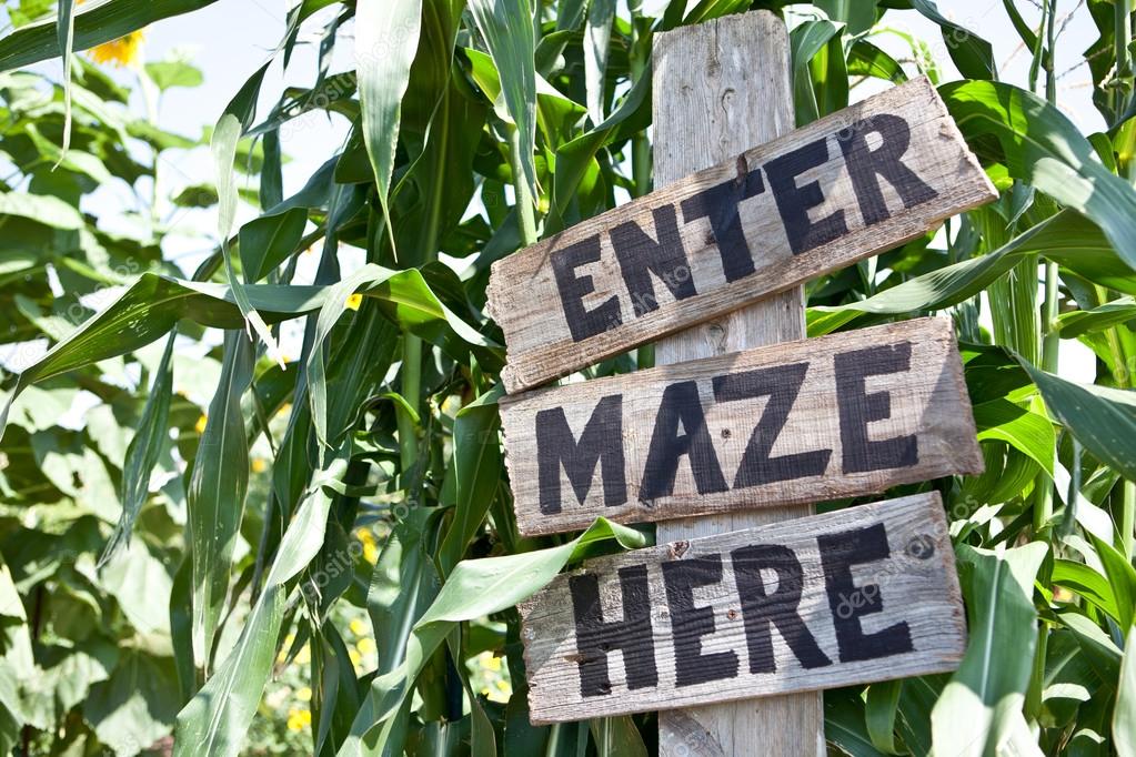 Corn Maze Sign — Stock Photo © derek@hatfielddesign.com #46479845