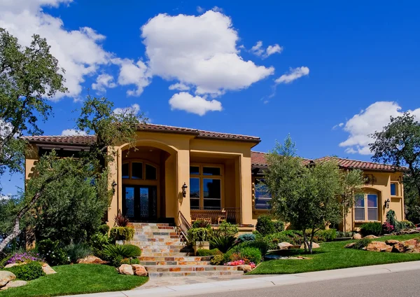 Ranch house Stock Photos, Royalty Free Ranch house Images | Depositphotos