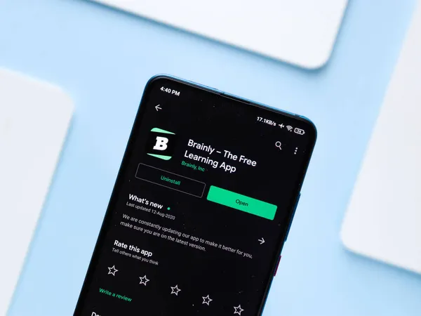 Brainly logo fotos de stock, imágenes de Brainly logo sin royalties ...