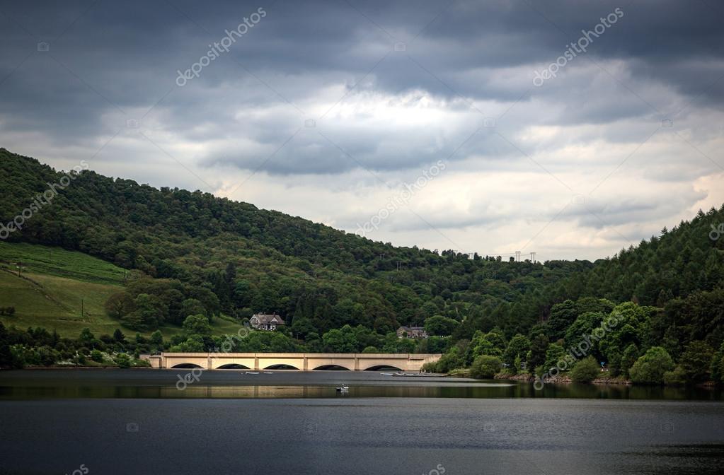 Puente de reserva Ladybower — Foto de stock © sakhanphotography #49006397