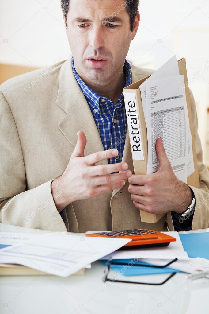 MAN FILLING OUT FORMS Stock Photo by ©imagepointfr 42553923