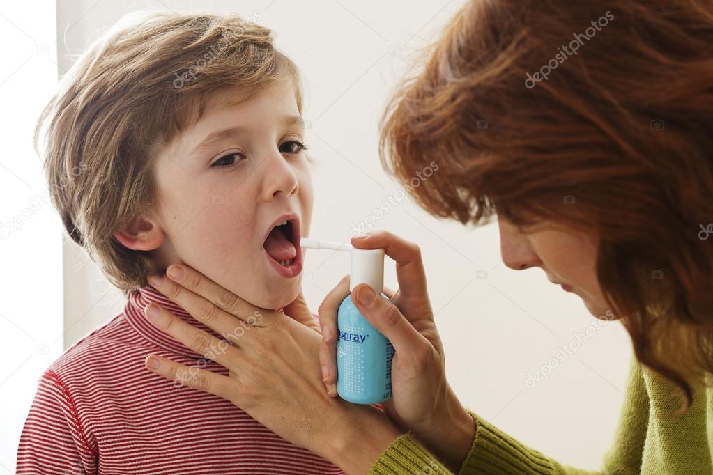 CHILD USING SPRAY IN MOUTH Stock Photo by ©imagepointfr 42556821