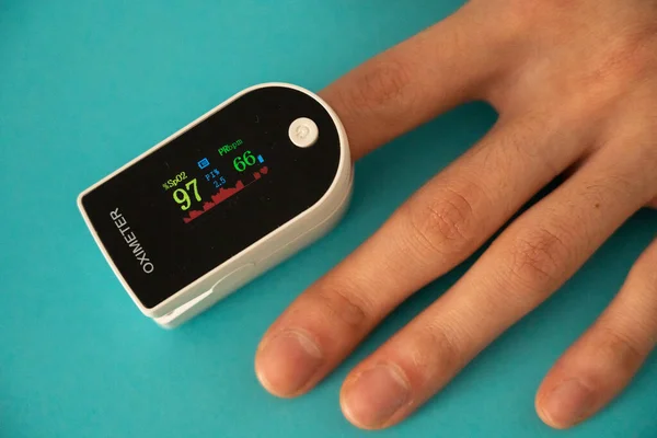 Person Measuring Oxygen Level Using Oximeter — Stock Photo ...