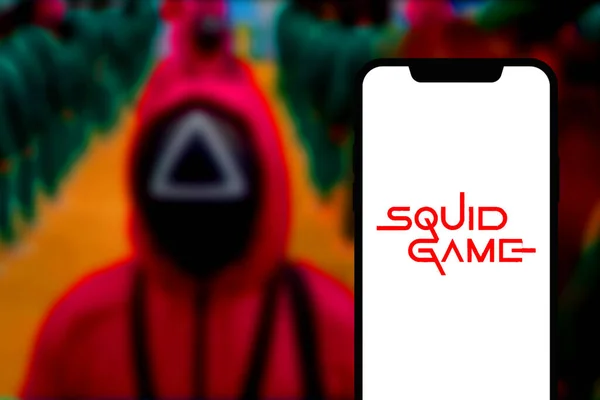 El teléfono inteligente con el logotipo de "The Squid Game" (Hangul ...