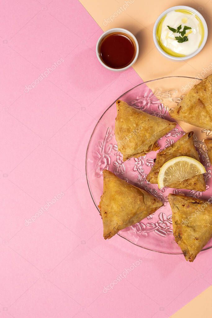 Briwats tradicionales marroquíes caseros. Comida típica marroquí ...