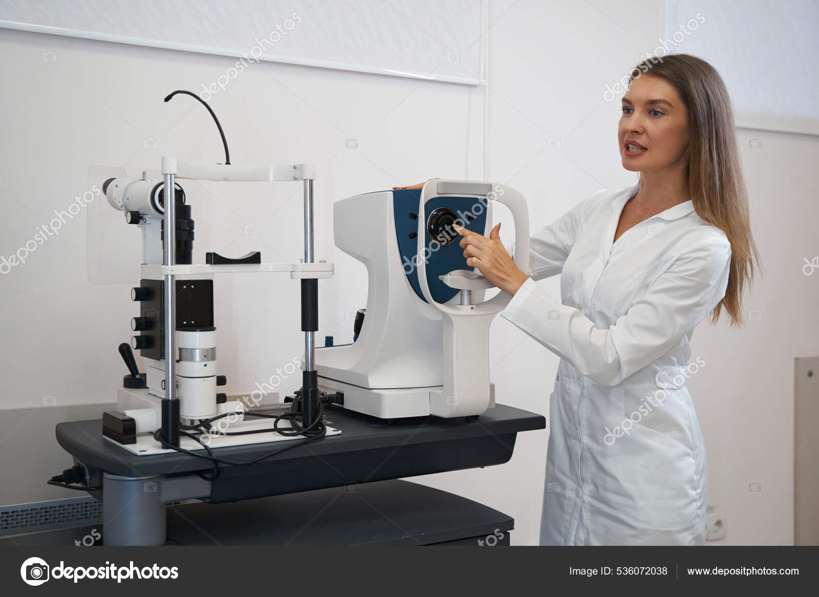 Optometrist pointing at measuring window of autorefractor — Stock Photo ...
