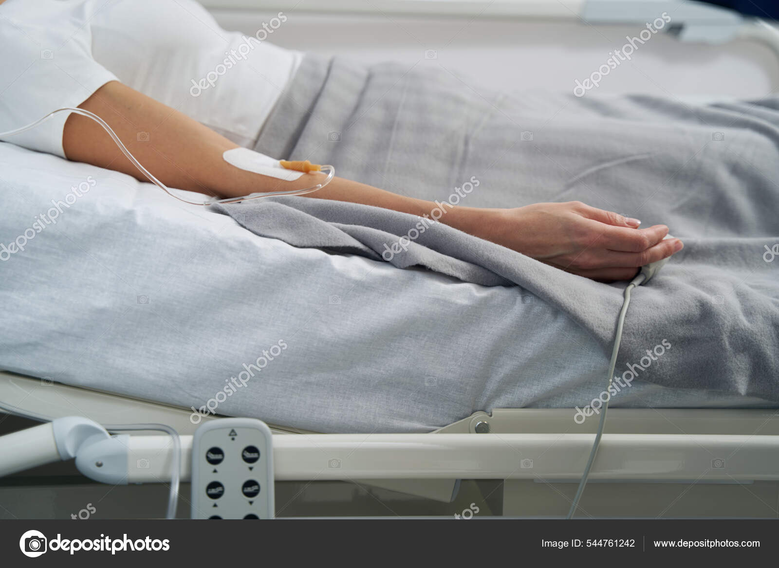 Female patient undergoing intravenous therapy in hospital setting Stock ...