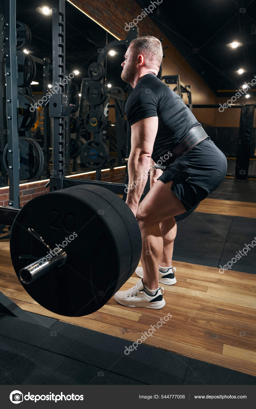 Bodybuilder performing deadlift exercise in fitness room — Stock Photo ...