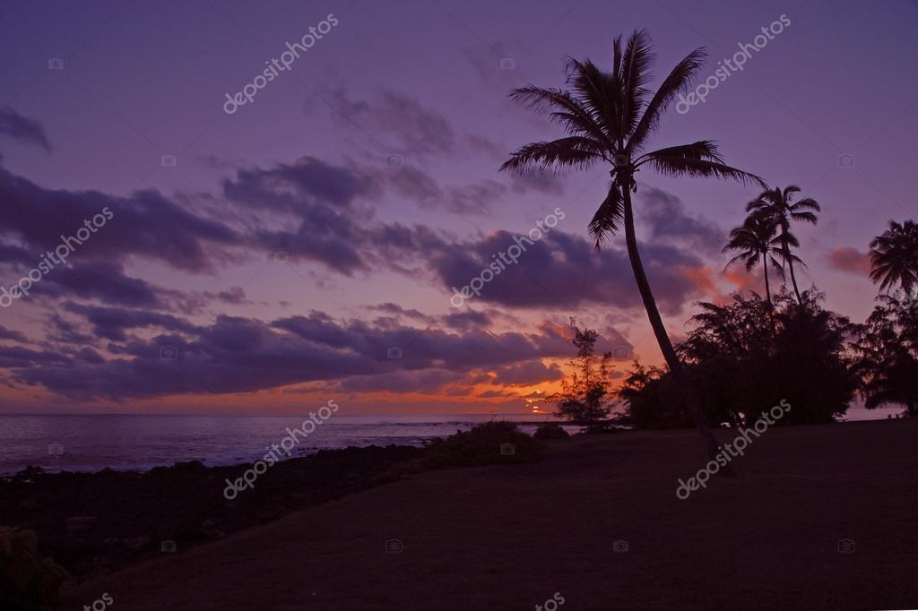 Sunset with red sky in Hawaii — Stock Photo © Nyker #51202123
