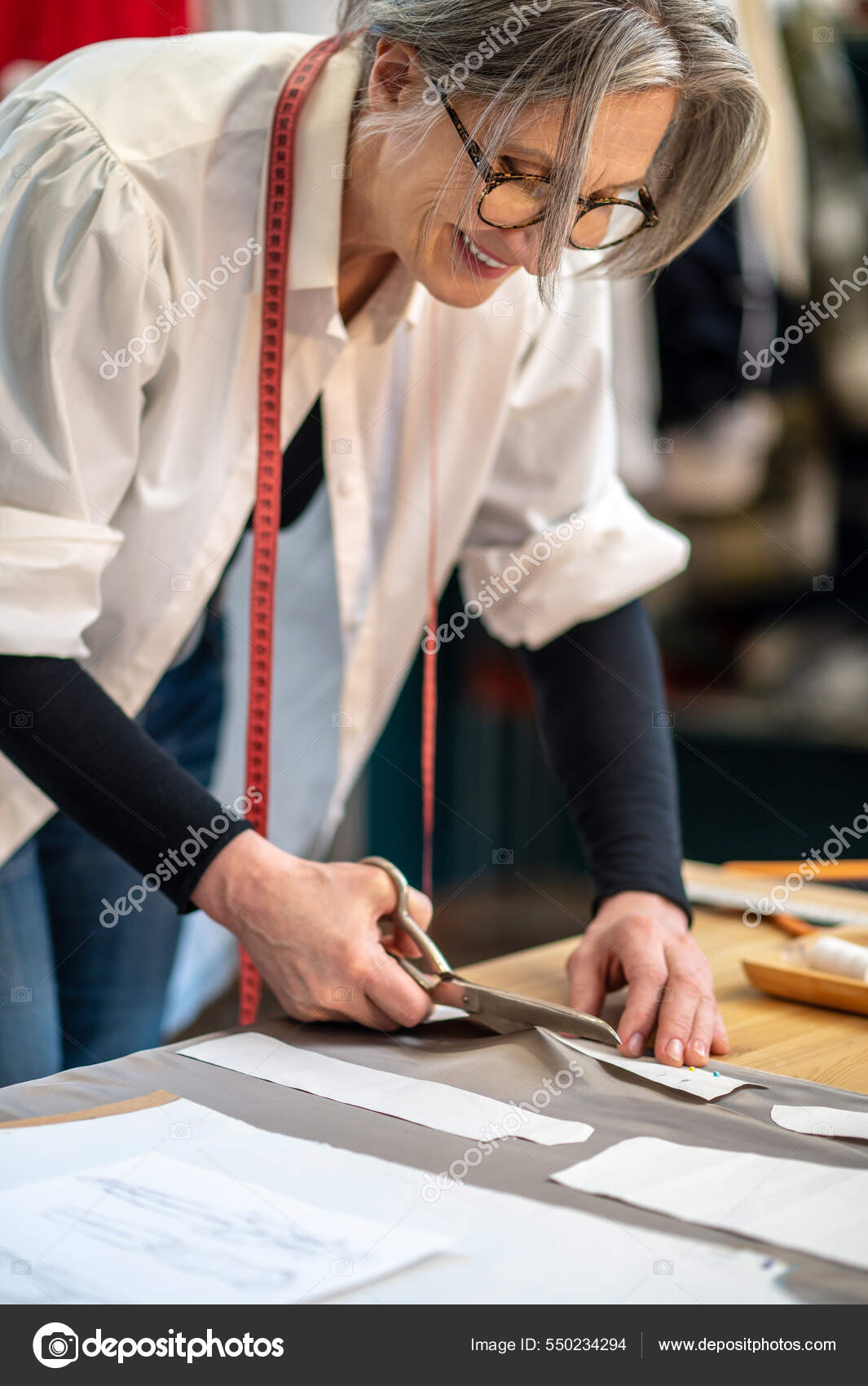 Cheerful woman cutting out pattern with scissors — Stock Photo © Dmyrto ... Cheerful woman cutting out pattern with scissors — Stock Photo © Dmyrto ...