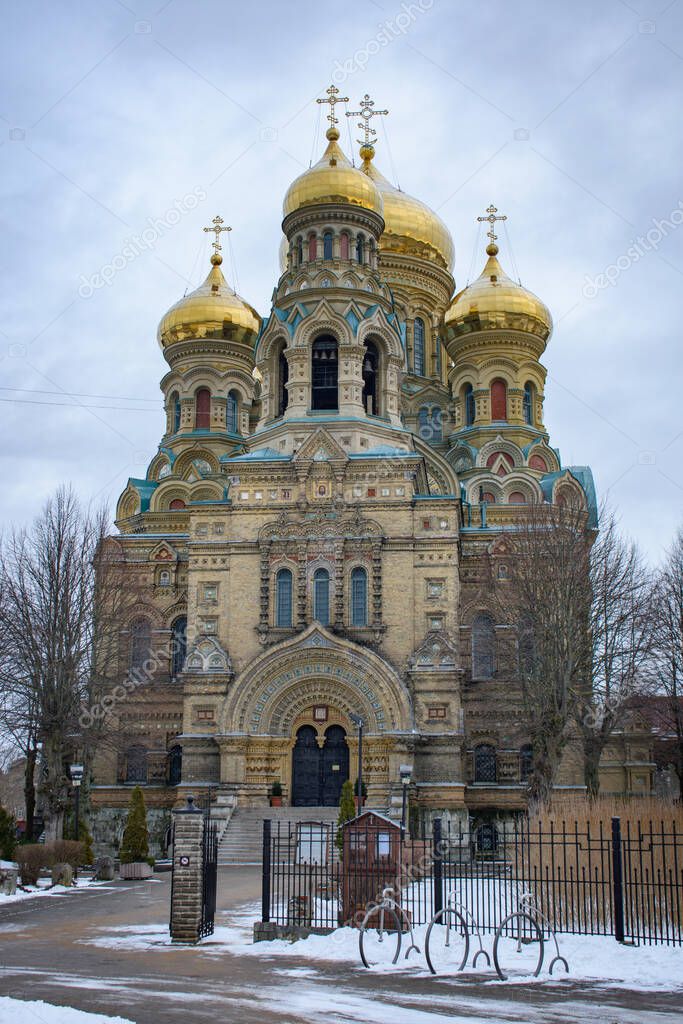 La Catedral Naval de San Nicolás en Karosta, Liepaja en invierno ...