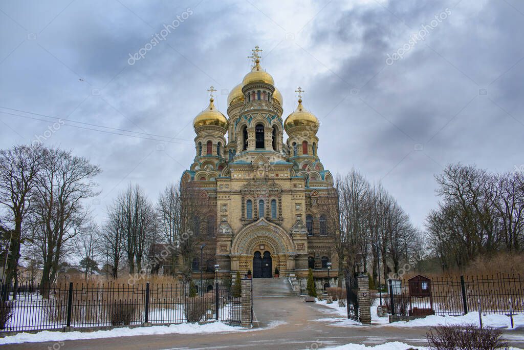 La Catedral Naval de San Nicolás en Karosta, Liepaja en invierno ...