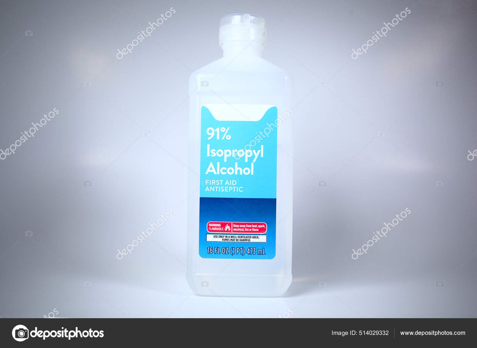 Frasco Plástico Aislado Alcohol Isopropílico Con Etiqueta — Foto ...