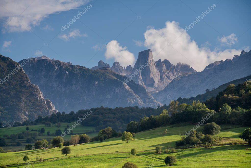 Naranjo de Bulnes (Parque Nacional Picos de Europa, Asturia, España)) 2023