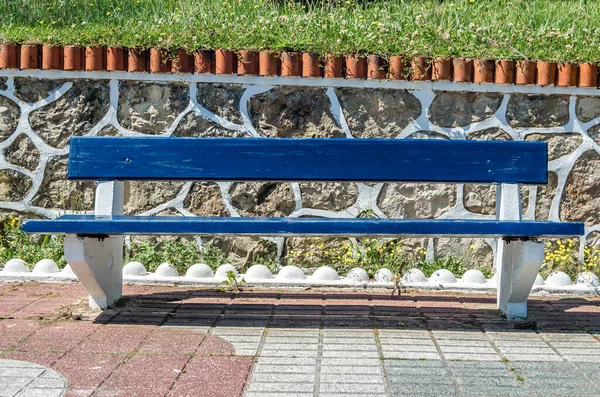 Blue bench Stock Photos, Royalty Free Blue bench Images | Depositphotos
