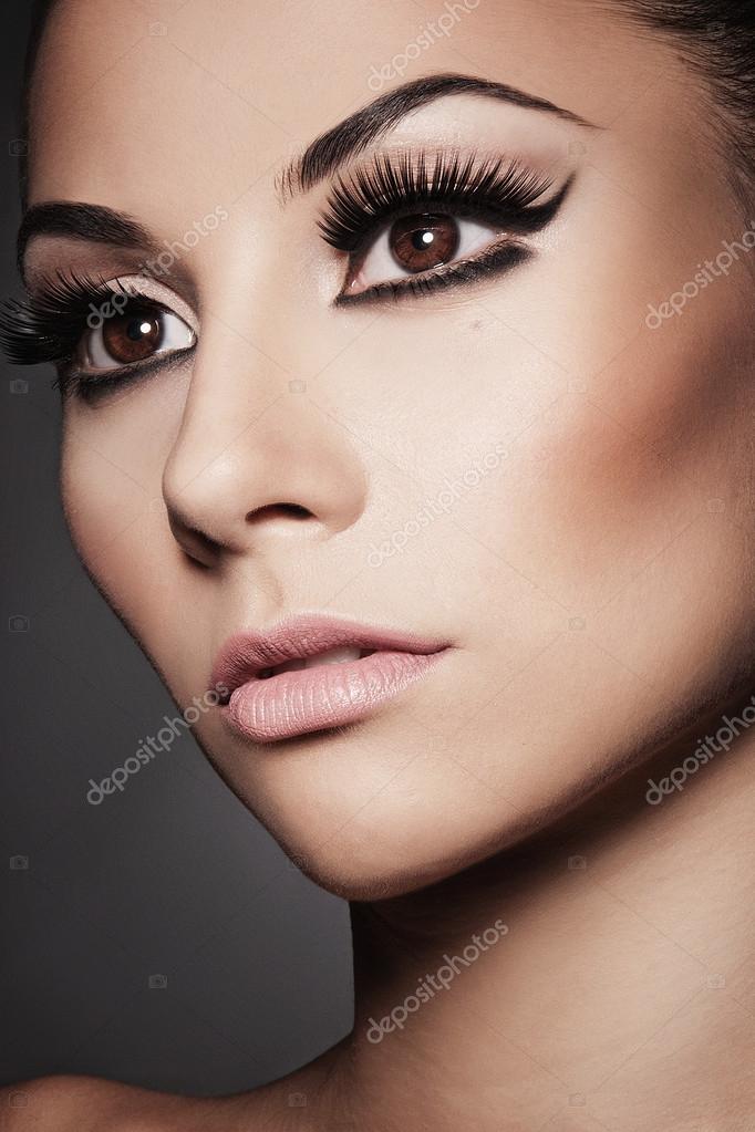 Woman with long eyelashes — Stock Photo © Kasimovafotoss #46104629