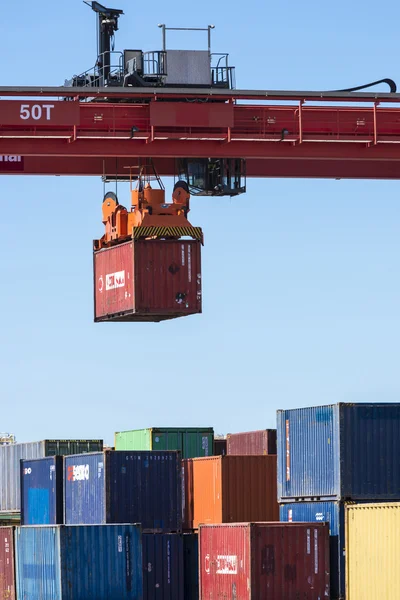 Picking-up of containers – Stock Editorial Photo © J2R #48322085