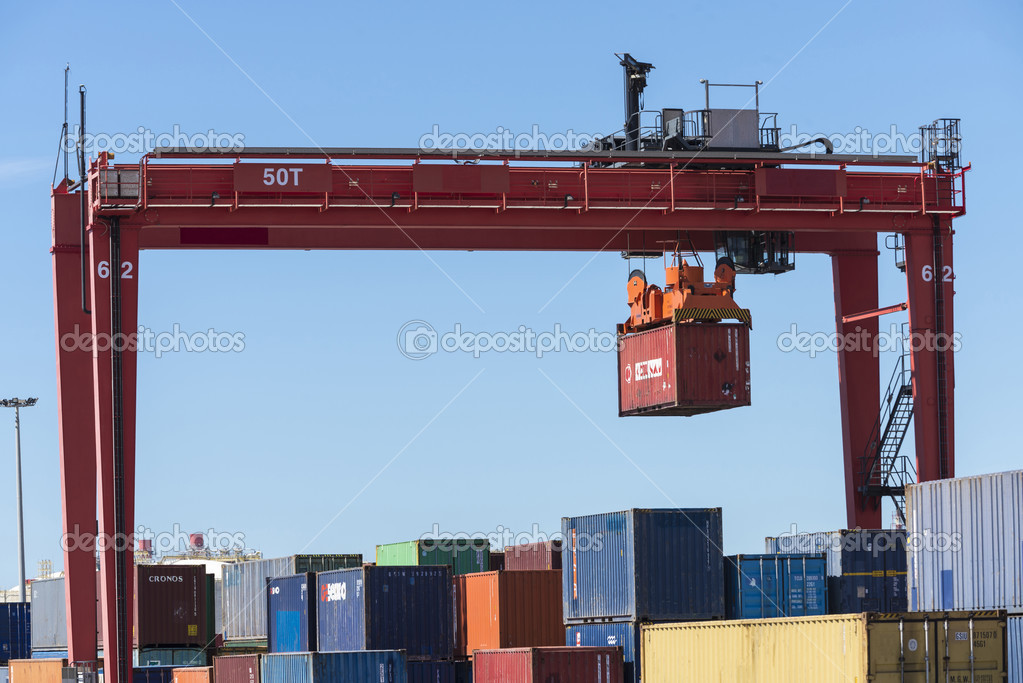 Picking-up of containers – Stock Editorial Photo © J2R #48322085
