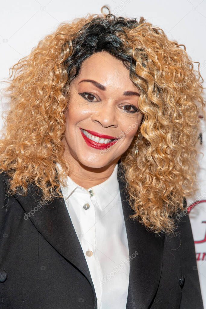 La actriz Ola Ray asiste a Glamour and Style LA Fashion Week Edition en ...