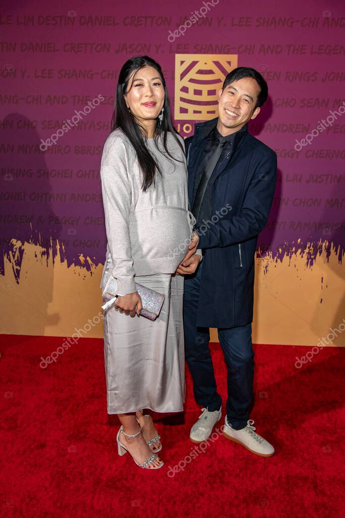 Rosanna Wang y Jimmy Wong asisten a la 19ª Gala Inolvidable Anual en The Beverly Hilton, Beverly ...
