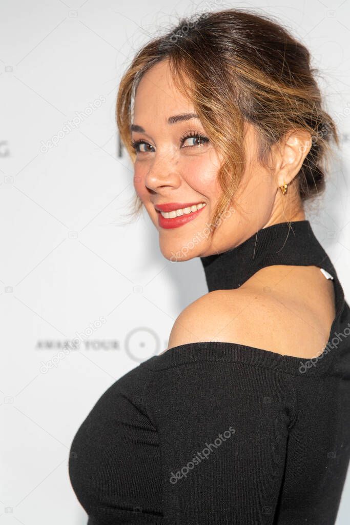 Serah Henesey asiste a Tracy Park Gallery Presenta Recaudación de Fondos "Love Malibu Style ...