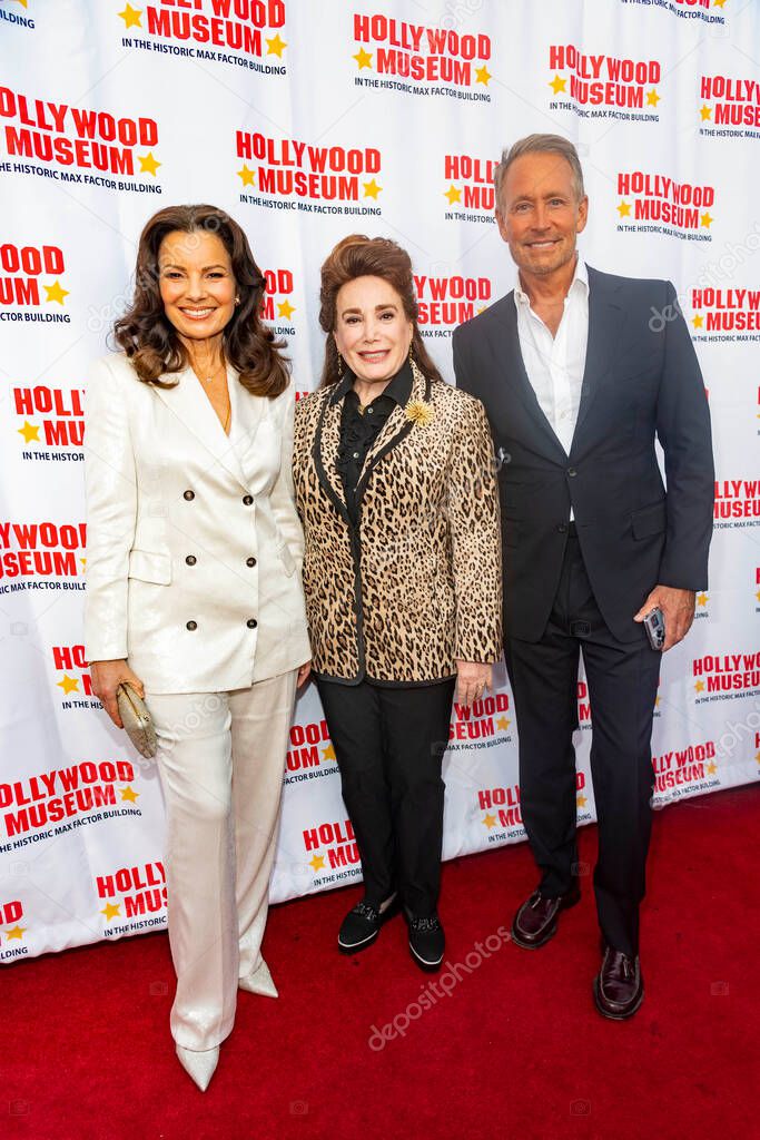 Fran Drescher, Donelle Dadigan, Peter Marc Jacobson asiste a Real to ...