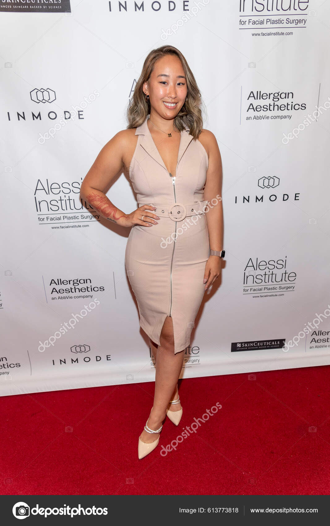 Rachel Maeng Brown Influenceuse Gestionnaire Assiste L'inauguration ...