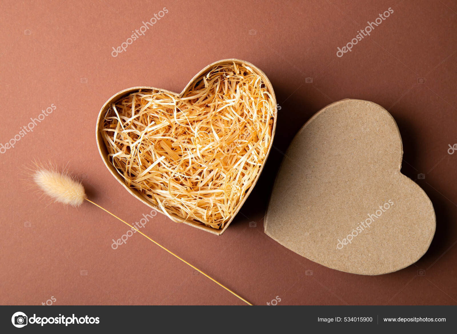 Top View Natural Color Open Heart Shape Cardboard Box Shredded Stock ...