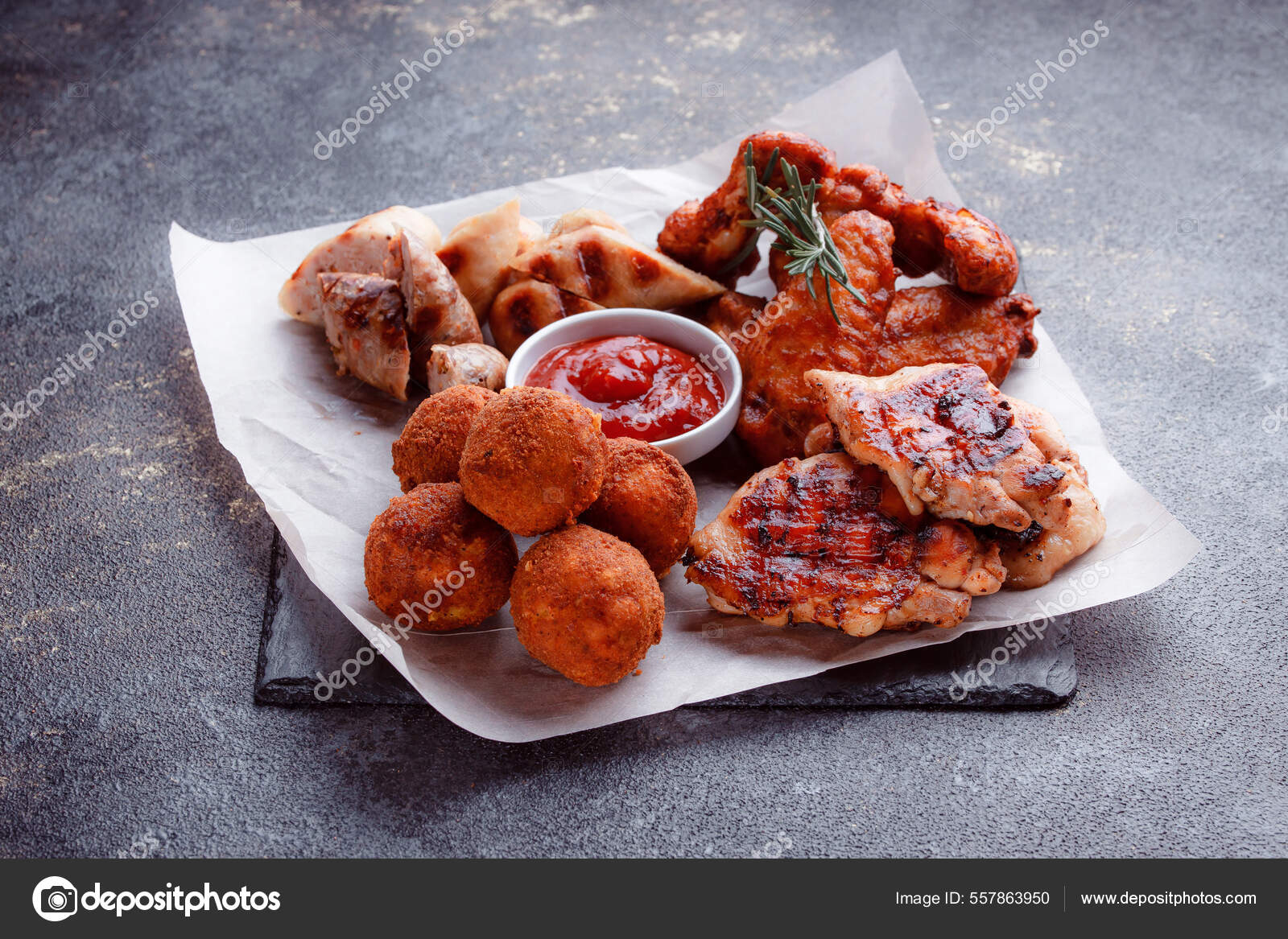 Original Serving Meat Dishes Crispy Fried Chicken Wings Thighs Breaded ...