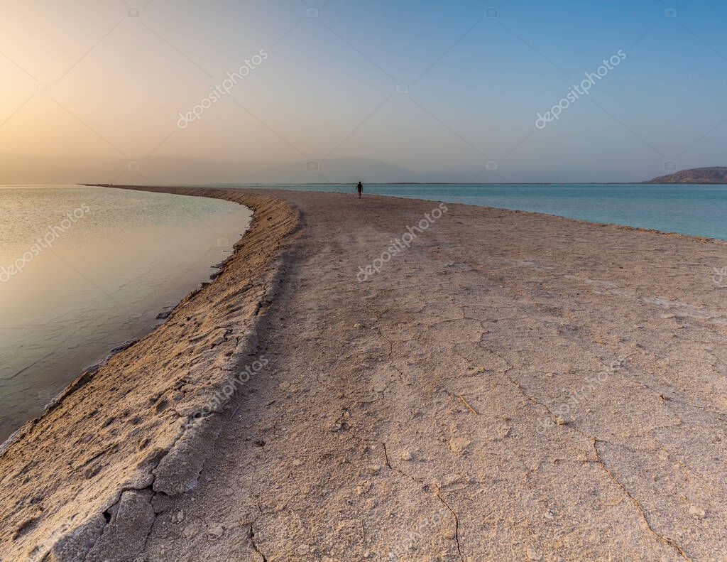EIN BOKEK, ISRAEL - CIRCA MAYO 2018: Hermosa vista del Mar Muerto en Israel circa mayo 2018 en ...