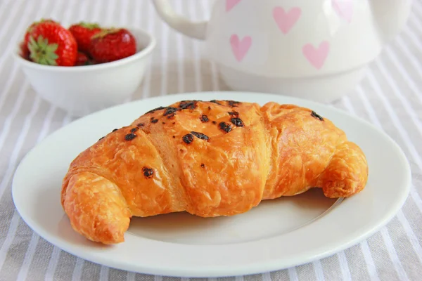 Croissant aux fraises images libres de droit, photos de Croissant aux fraises | Depositphotos