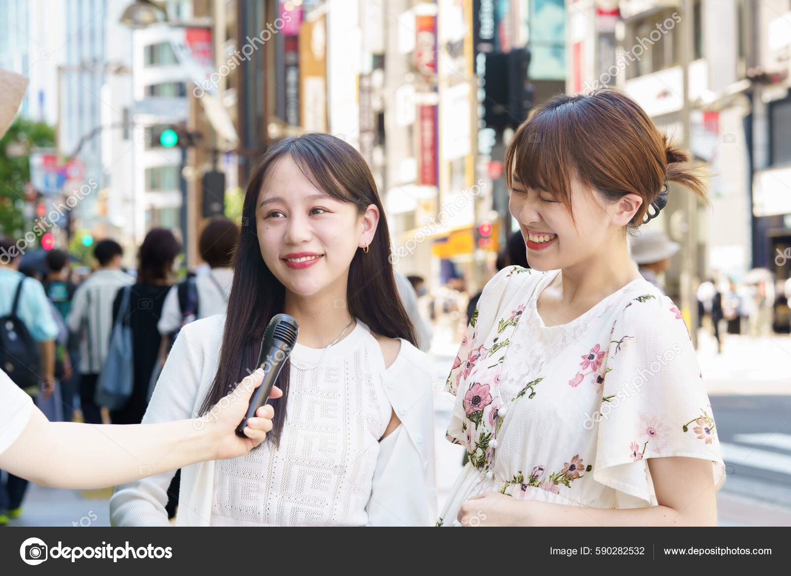 Woman Undergoing Street Interview — Stock Photo © marucco #590282532