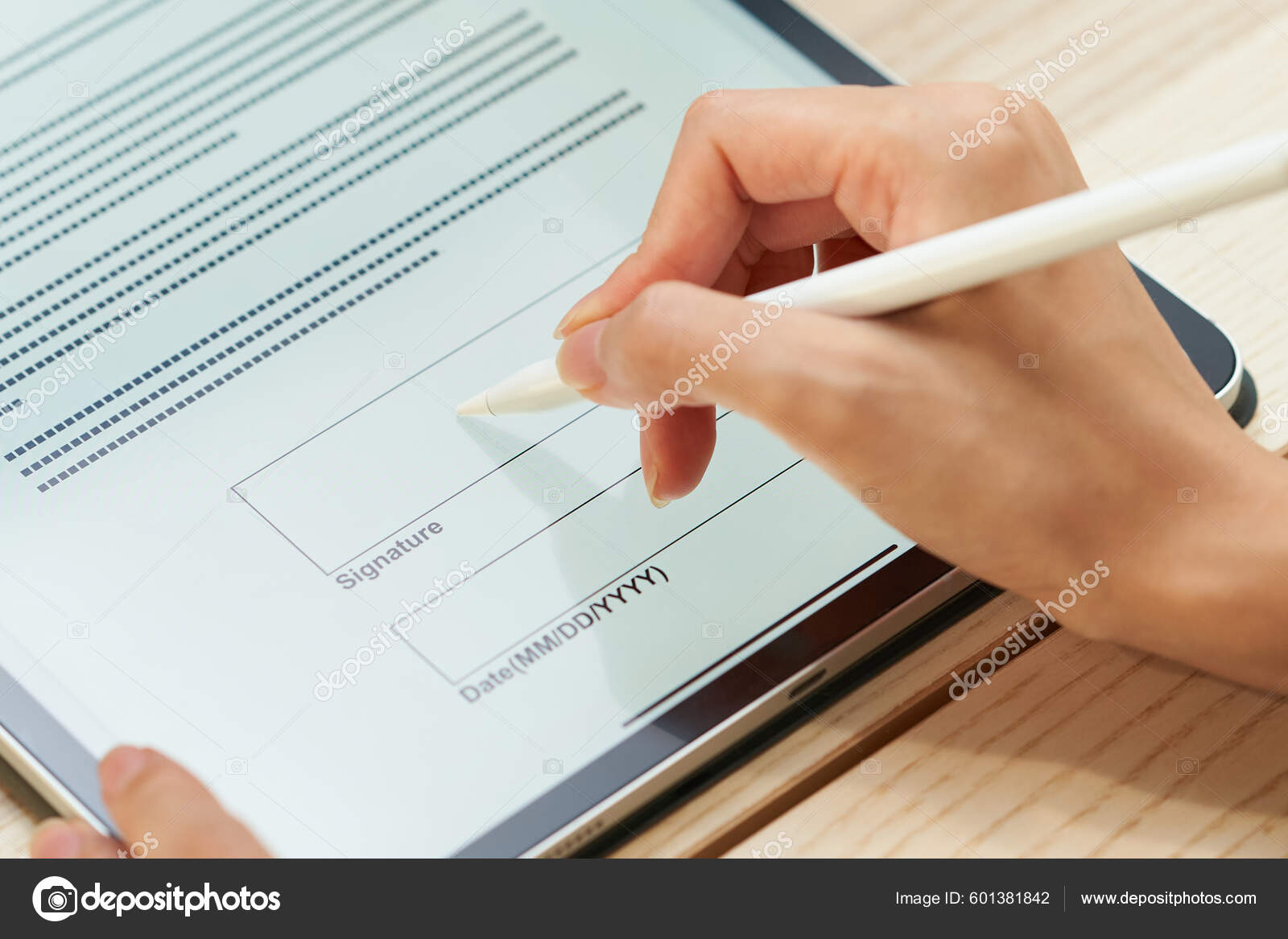 Woman Signing Using Tablet Stylus Pen — Foto de stock © marucco #601381842