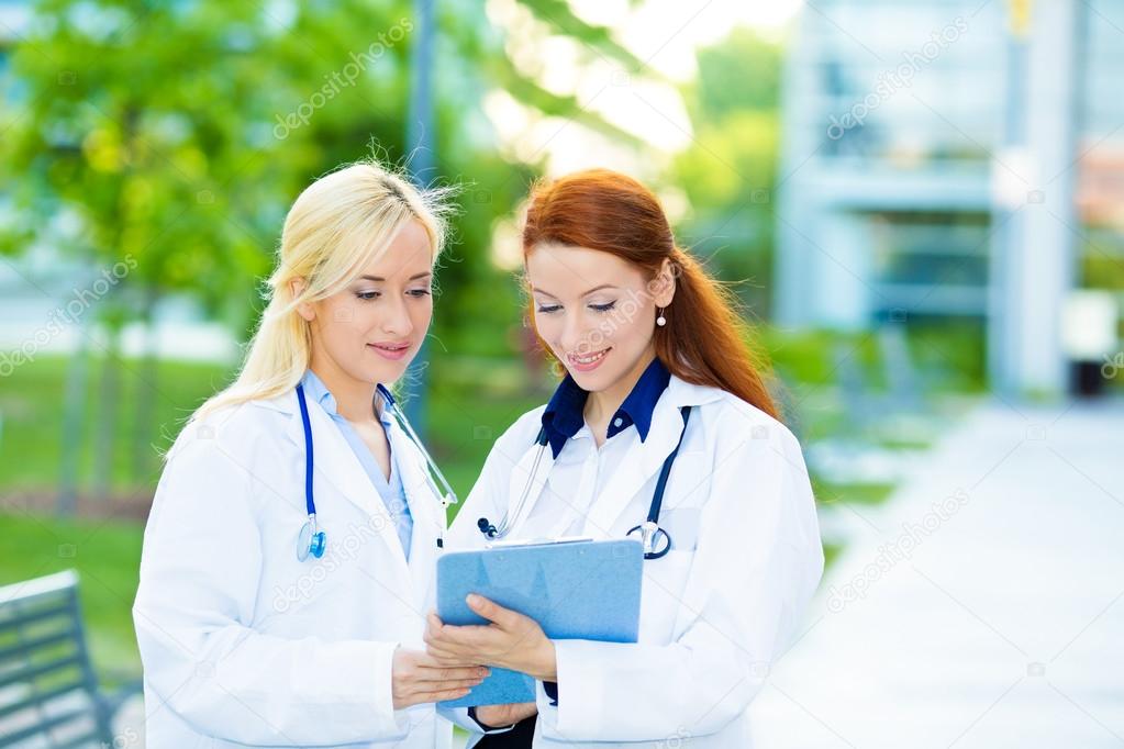 Portrait of health care professionals discussing patient case Stock ...