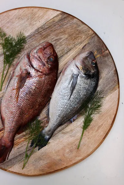 Fish plates images libres de droit, photos de Fish plates | Depositphotos
