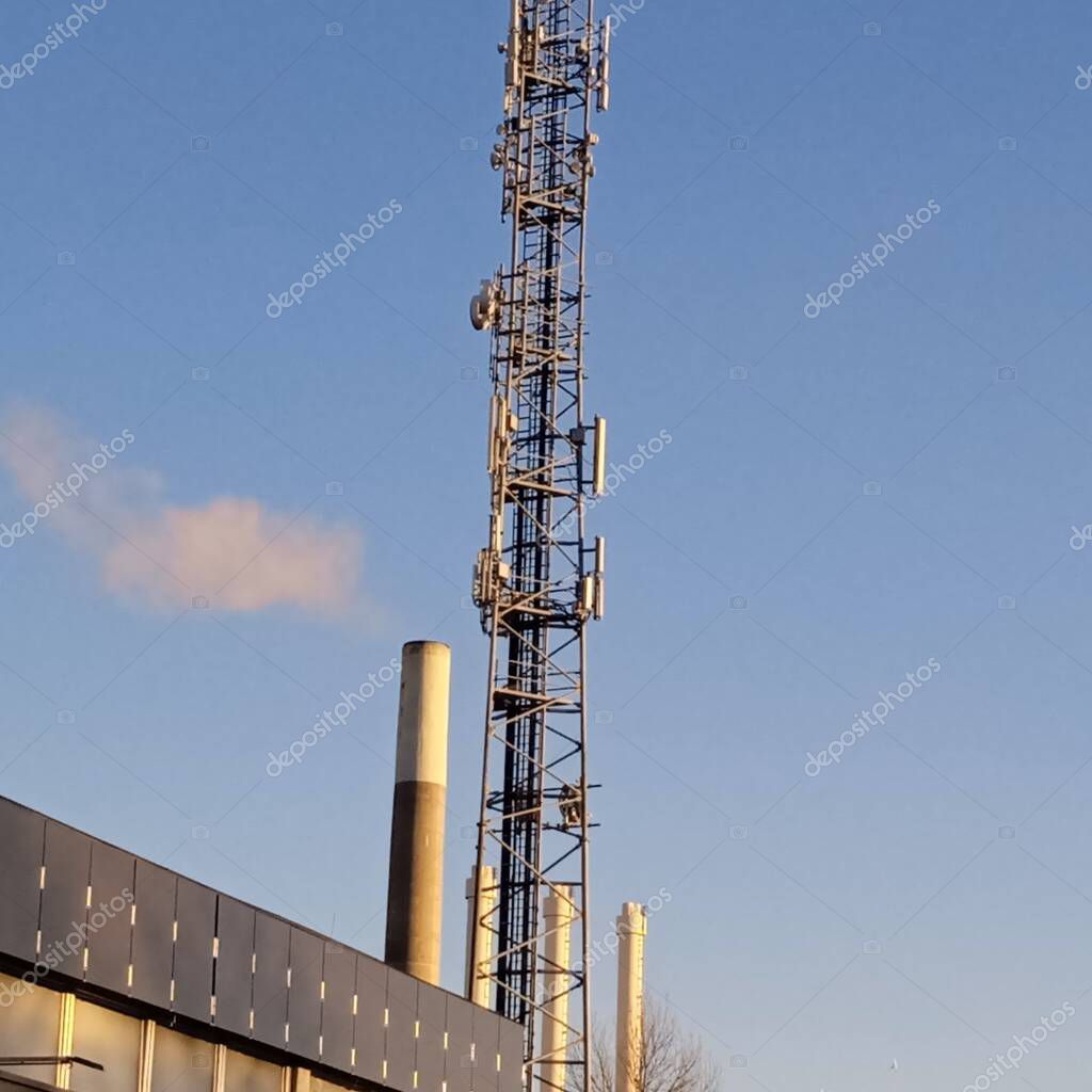 torre celular y antenas en una red móvil o celular 2023