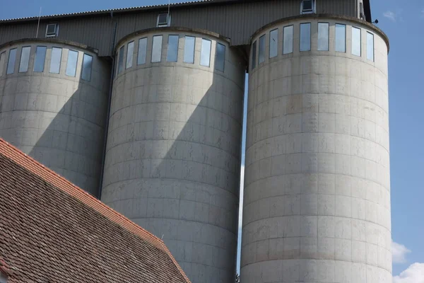 Fatten silo images libres de droit, photos de Fatten silo | Depositphotos