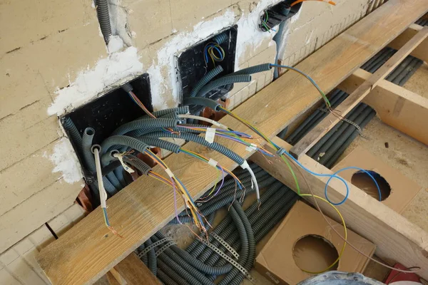 Electrical wiring ceiling images libres de droit, photos de Electrical ...