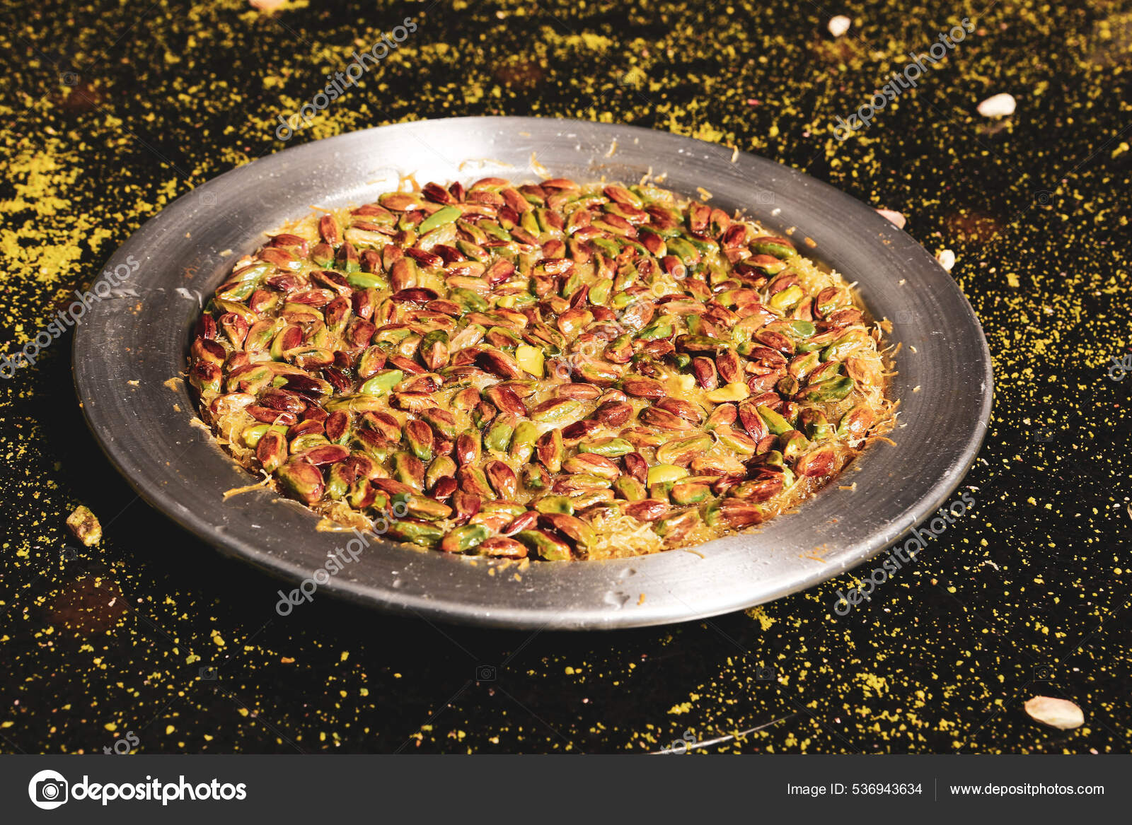 Turkish Dessert Kunefe Kunafa Kadayif Pistachio Powder Cheese Hot Eaten ...