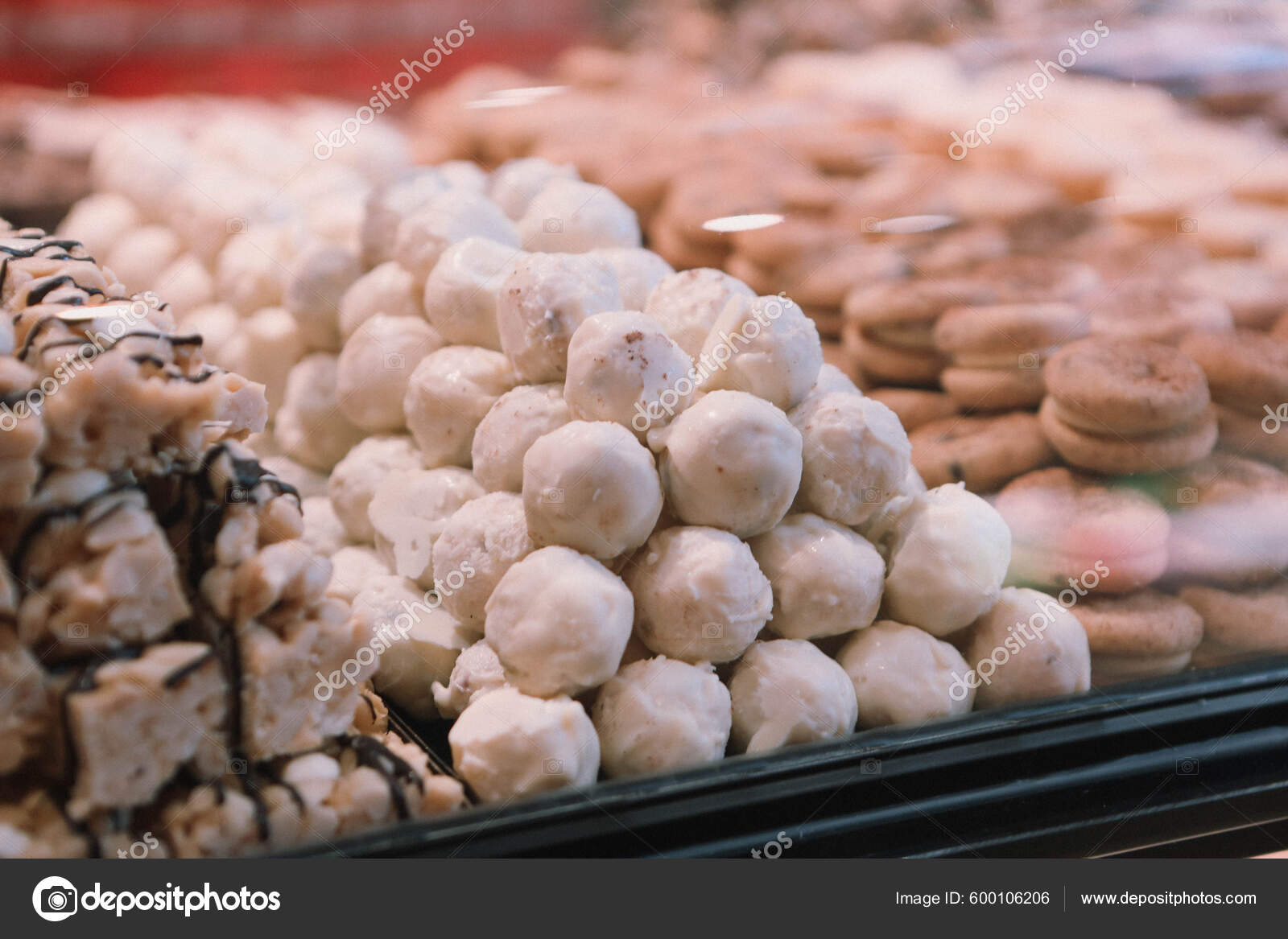Group Assorted Cookies Chocolate Chip Oatmeal Raisin White Chocolate ...