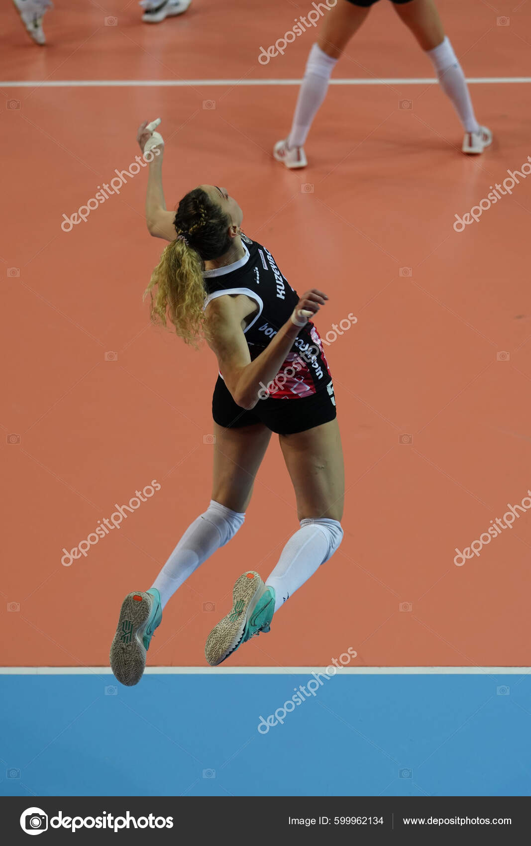 Istanbul Turkey April 2022 Ivana Vanjak Serves Vakifbank Kuzeyboru ...