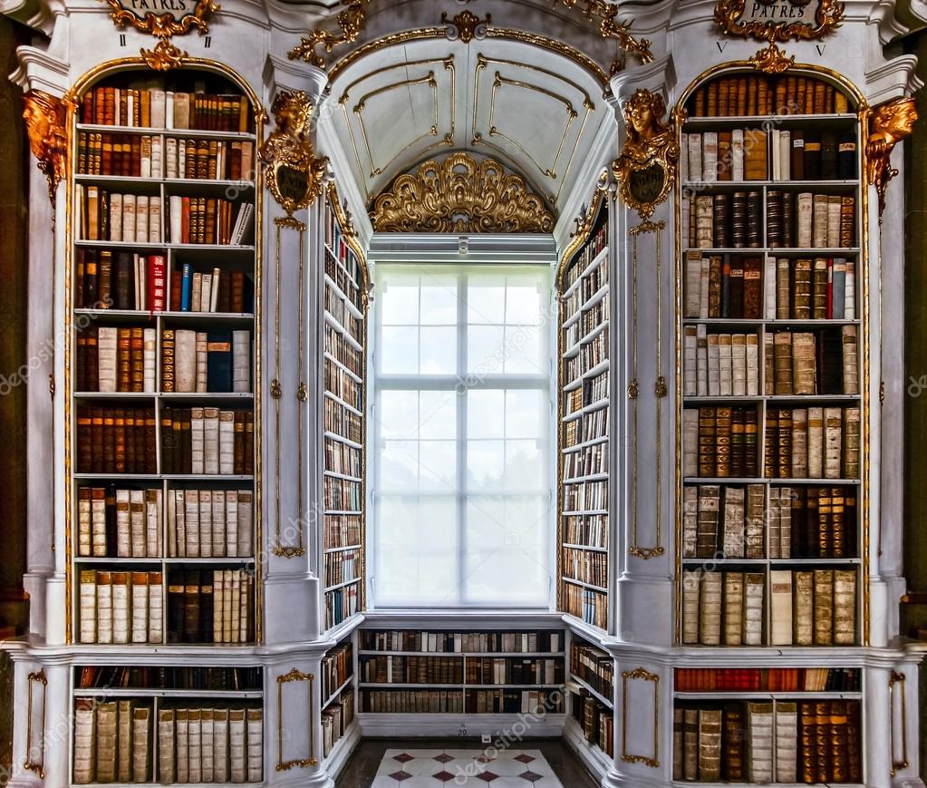 Gran biblioteca más grande de la antigua abadía — Foto editorial de ...