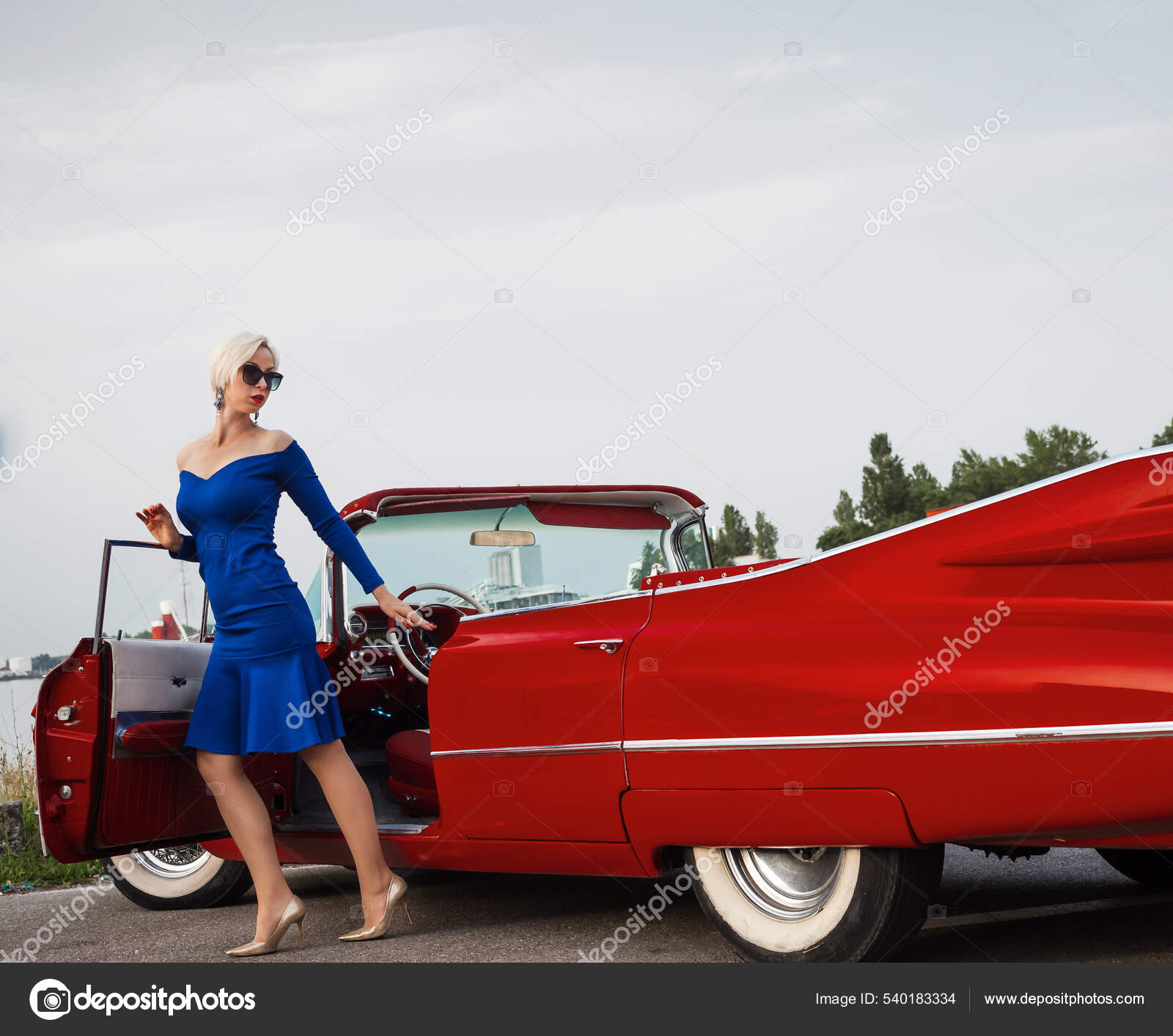 Oldtimer Red Cadillac Beautiful Young Girl France — Stock Editorial Photo © sorokopud #540183334