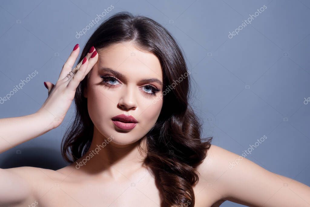 Mujer Con Cara De Belleza Retrato Facial Hermosa Chica Joven Sensual Tierna Modelo De Moda
