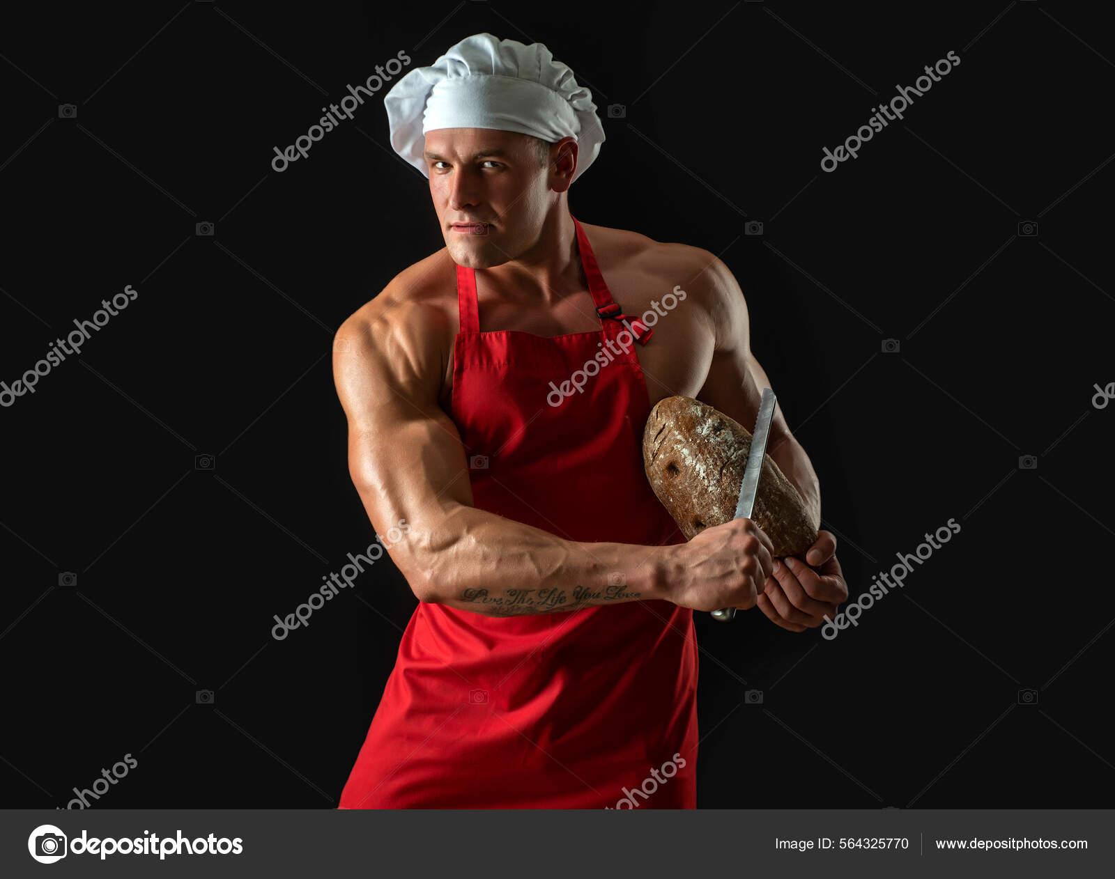 Sexy man with bread, whole grain bread. Chef holding gold knife for cut ...
