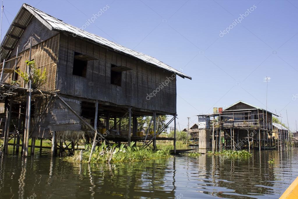 Typical floating houses on Inle Lake, Myanmar. — Stock Photo © greta6 ...